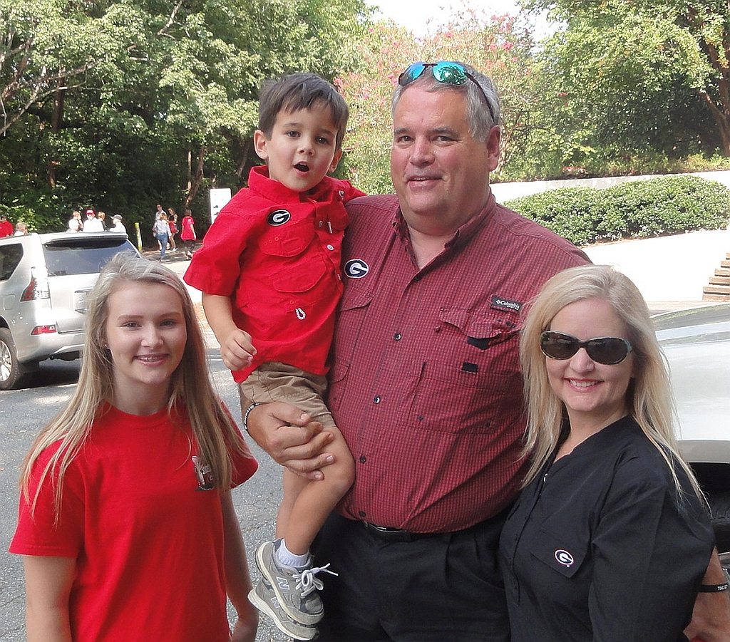 Deanna Woolard, Eli Thomason and Joey and Sheila Cason – Bulldawg ...