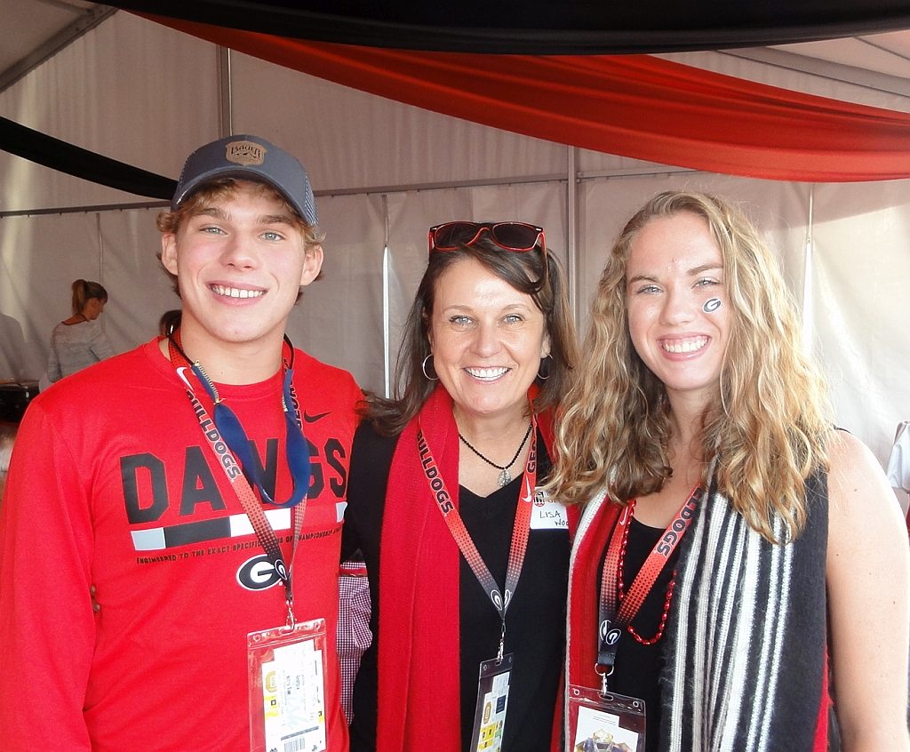 Lachlan Wood, Linda Godbey Wood and Katherine Wood – Bulldawg Illustrated